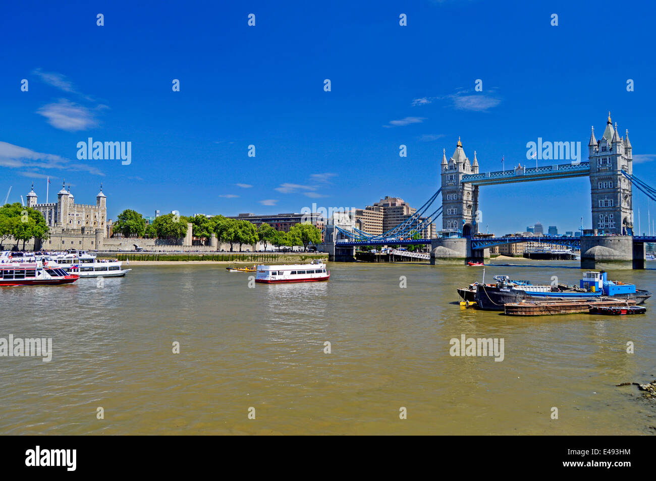 The Tower Bridge across the River Thames, London, England, United ...