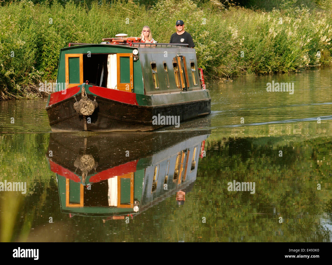 Red narrow boat hi-res stock photography and images - Alamy