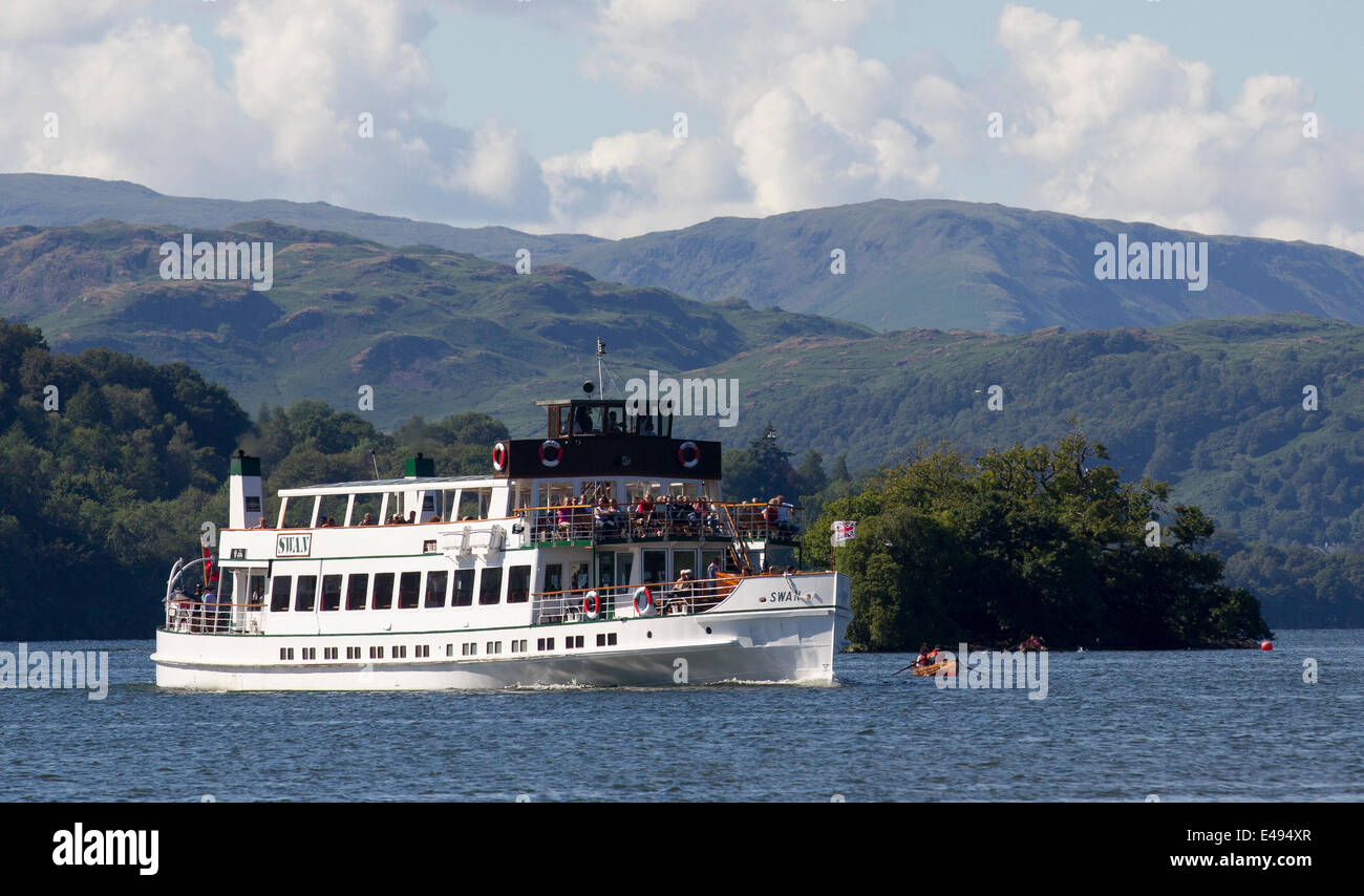 Lake Windermere, Cumbria. 6th July, 2014. Sunny Weekend Steamer MV Swan ...
