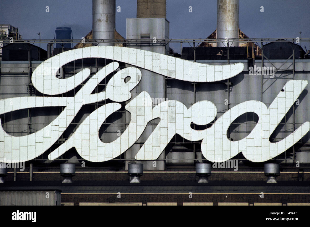 AJAXNETPHOTO. 26TH MARCH, 1972. DAGENHAM, ENGLAND - CAR FACTORY ...