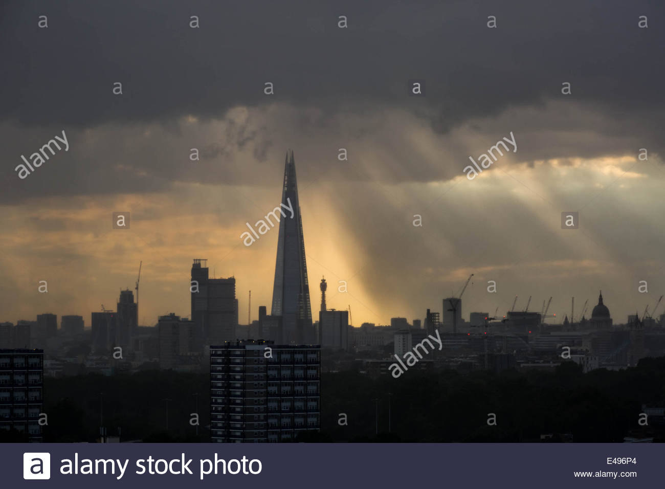 London Rainstorm Stock Photos & London Rainstorm Stock Images - Alamy