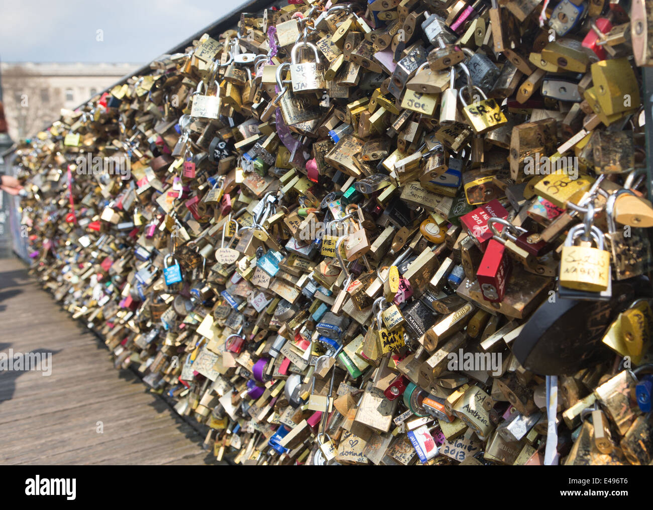 Key bridge in paris hi-res stock photography and images - Alamy