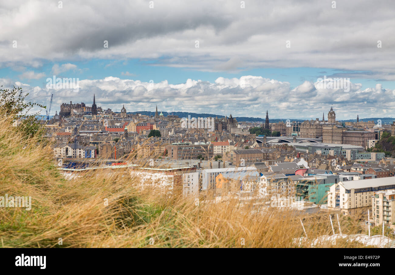 Wide view of Edinburgh skyline Stock Photo - Alamy