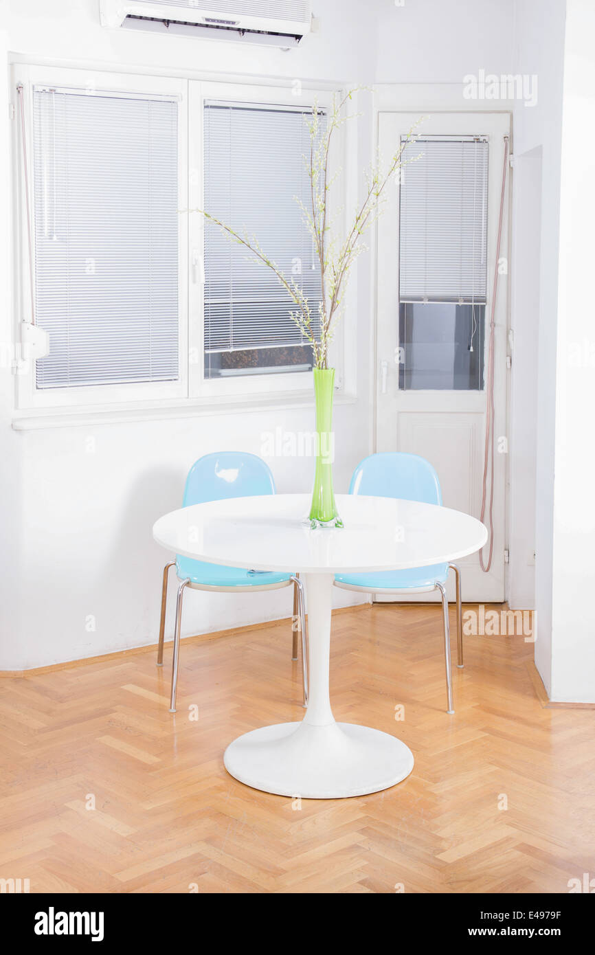 Central table hi-res stock photography and images - Alamy