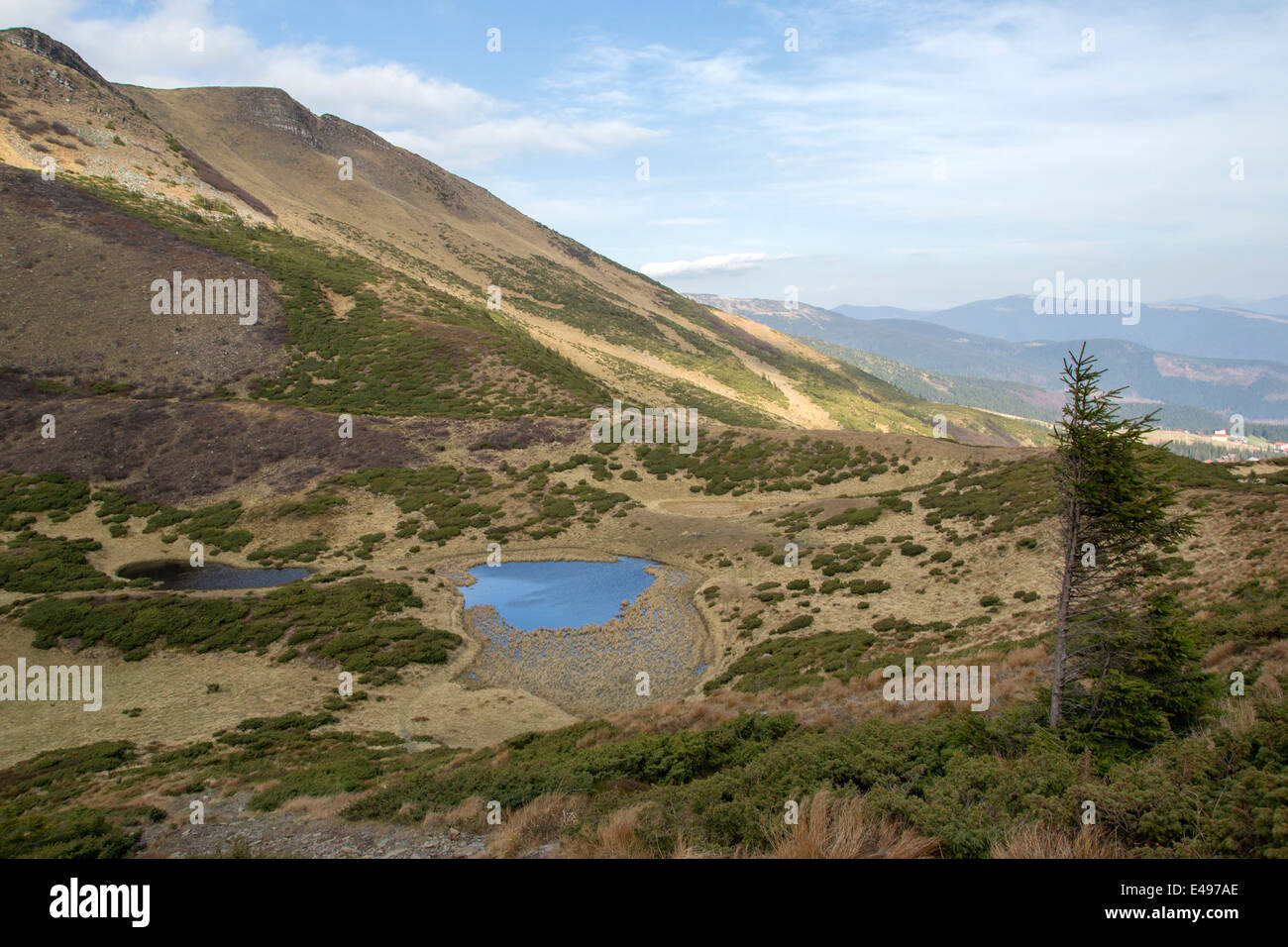 Two lakes foot mountain hi-res stock photography and images - Alamy