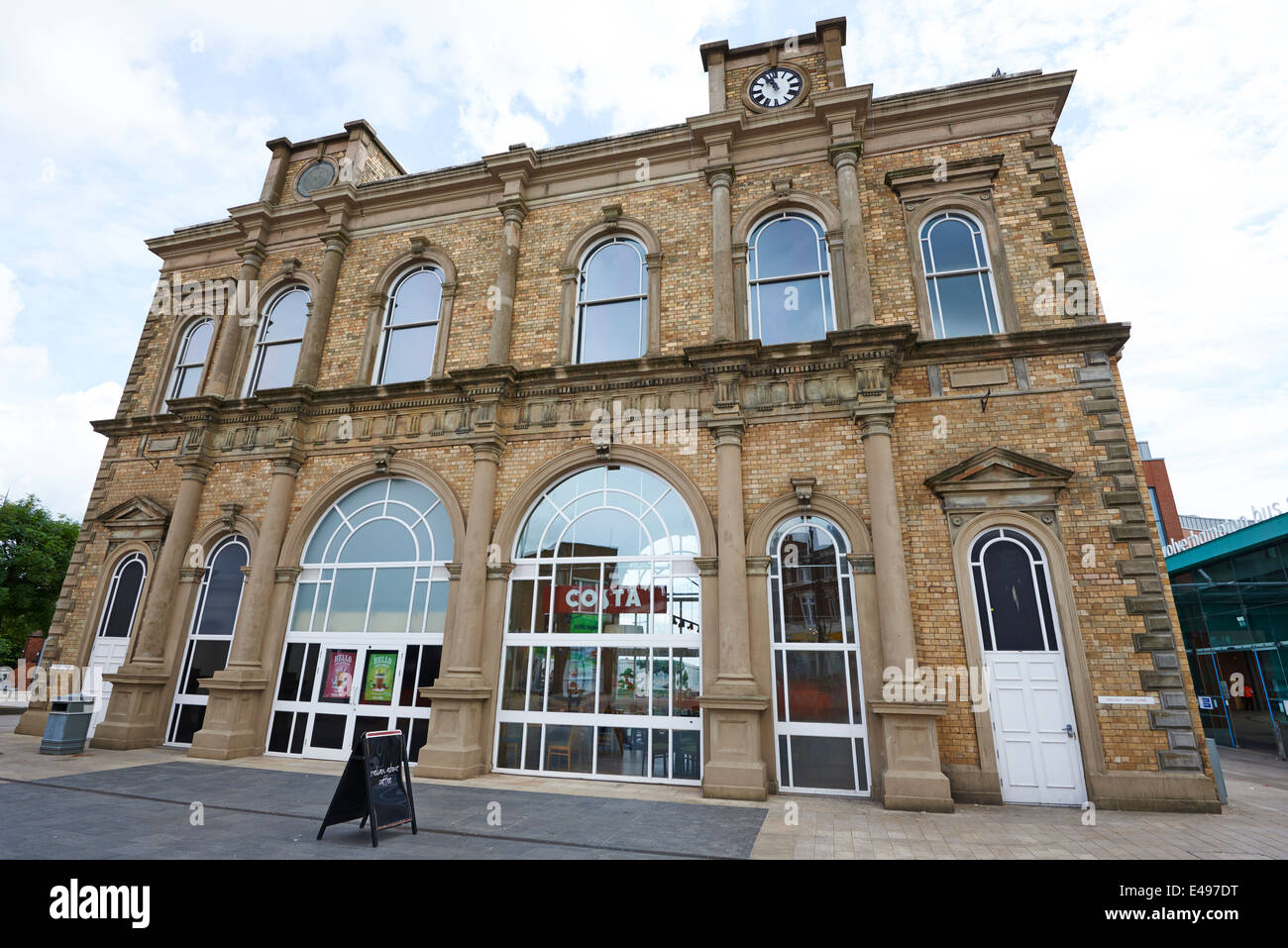 Wolverhampton railway station hi-res stock photography and images - Alamy