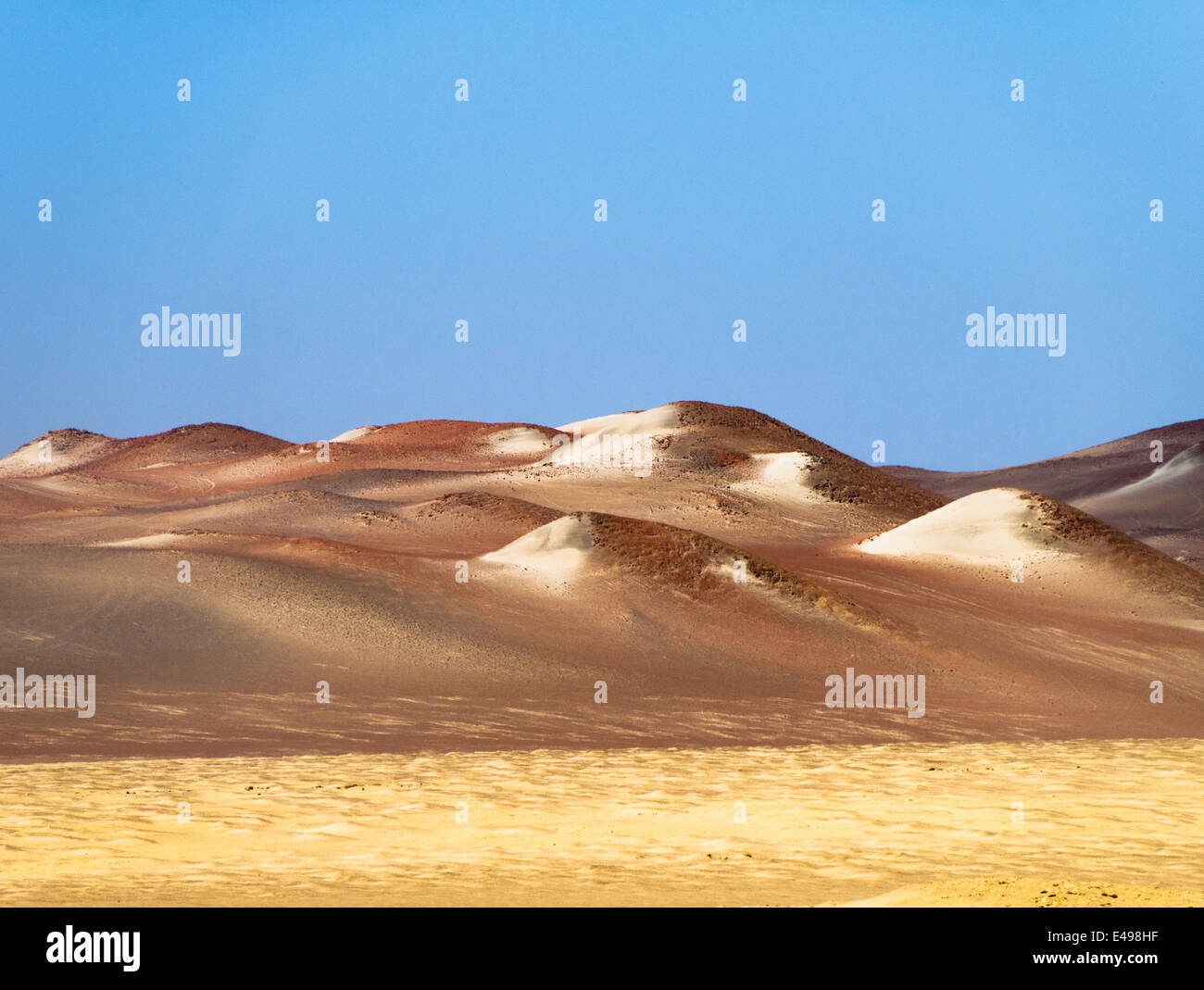 Sand dunes in the Reserva Nacional de Paracas - Peru Stock Photo - Alamy