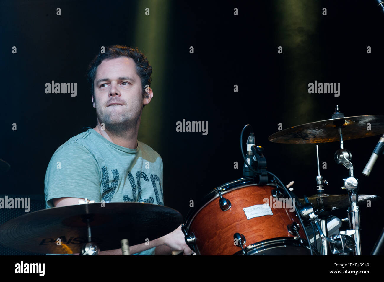 Scouting for Girls at the Cornbury Festival - Peter Ellard at his drum ...