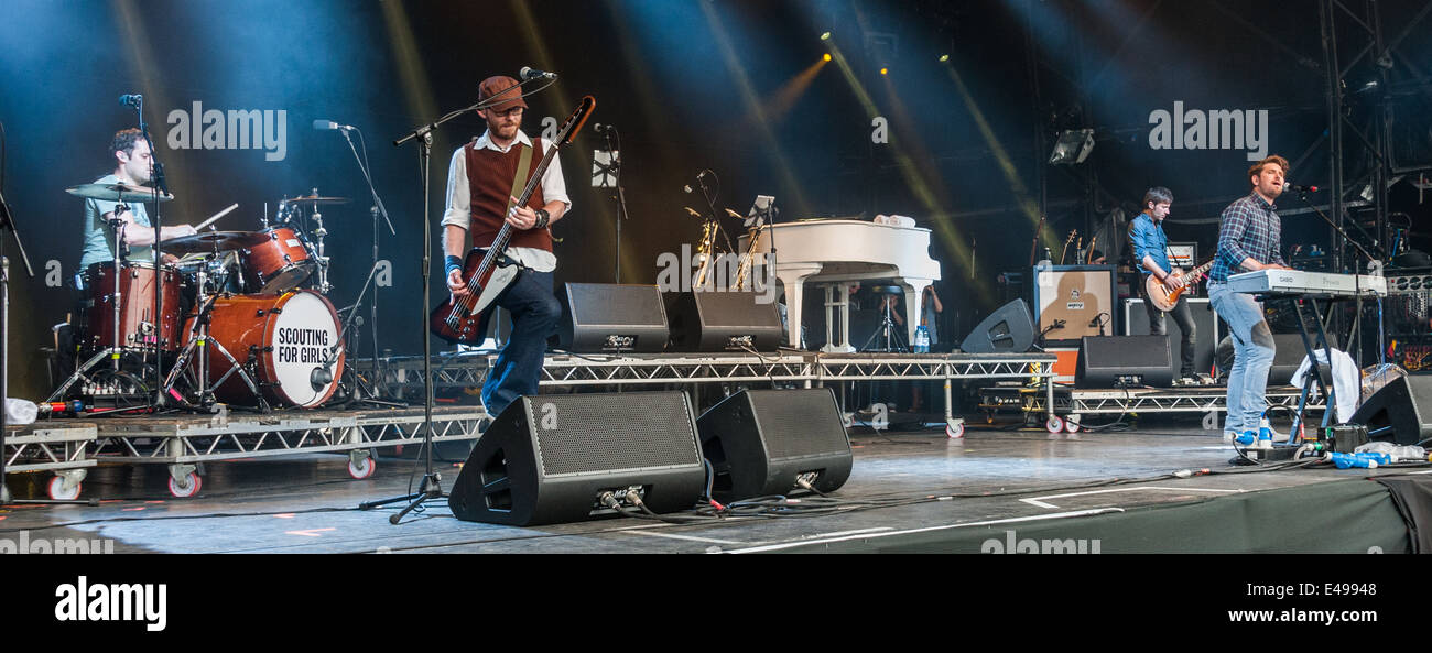 Greg churchouse scouting girls hi-res stock photography and images - Alamy