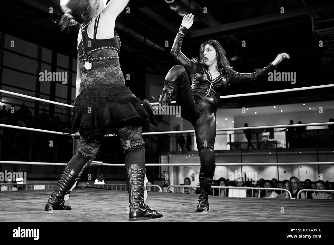 Woman wrestling Black and White Stock Photos & Images - Alamy