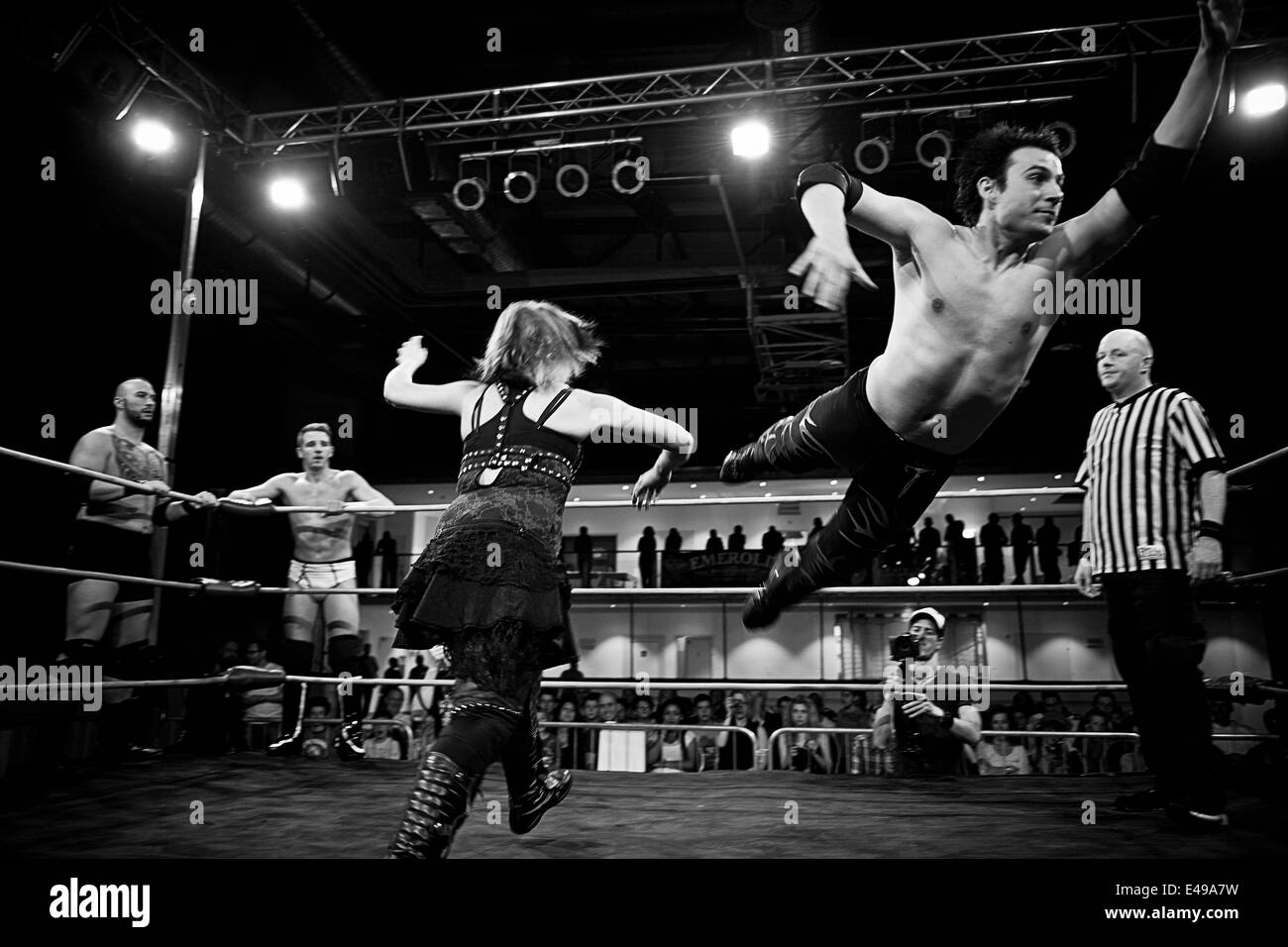 Woman wrestling Black and White Stock Photos & Images - Alamy