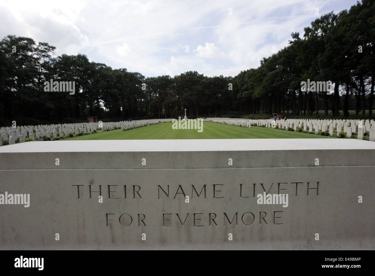 Arnhem oosterbeek war cemetery hi-res stock photography and images - Alamy