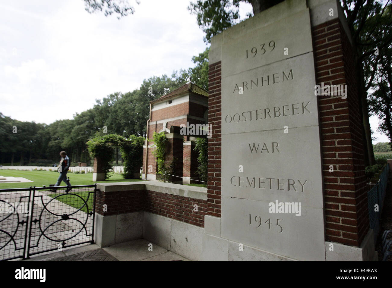 Arnhem oosterbeek war cemetery hi-res stock photography and images - Alamy