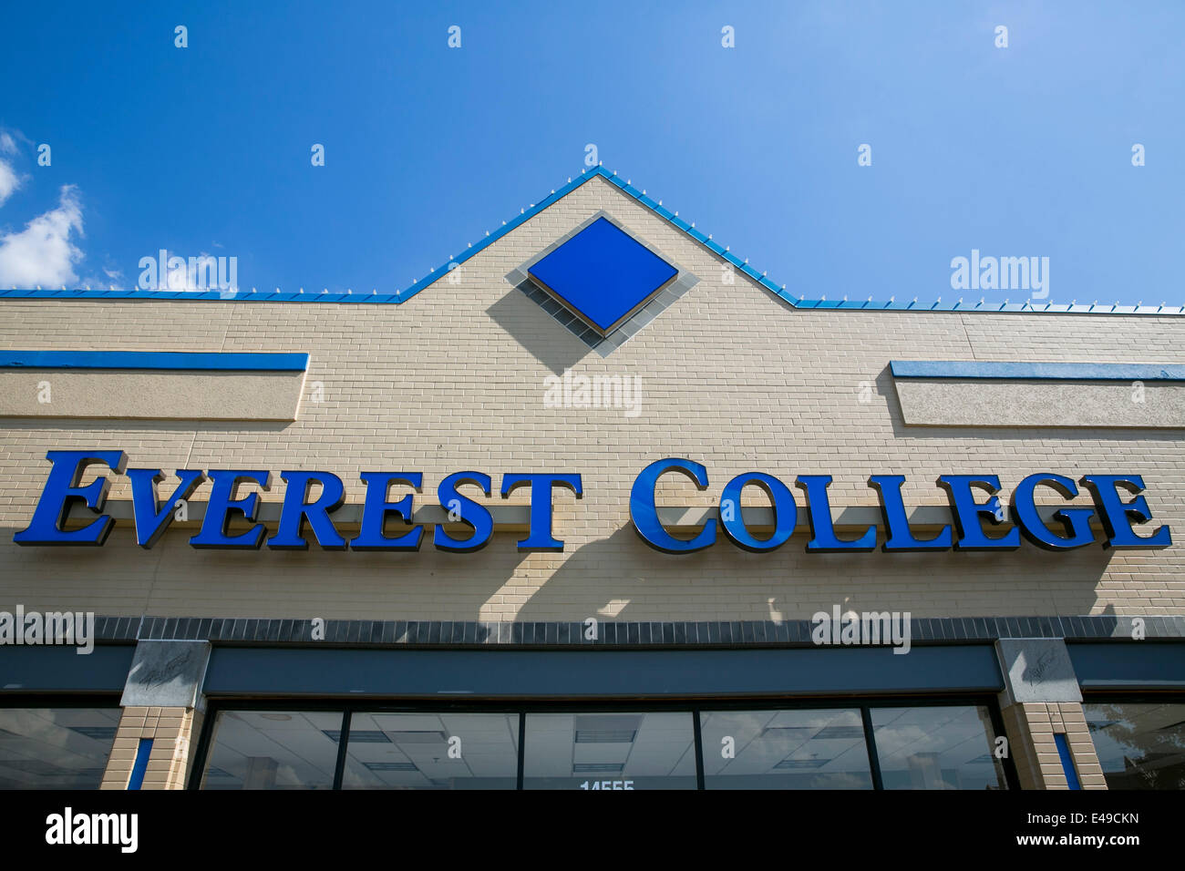 Woodbridge, Virginia, USA. 06th July, 2014. An Everest College location ...