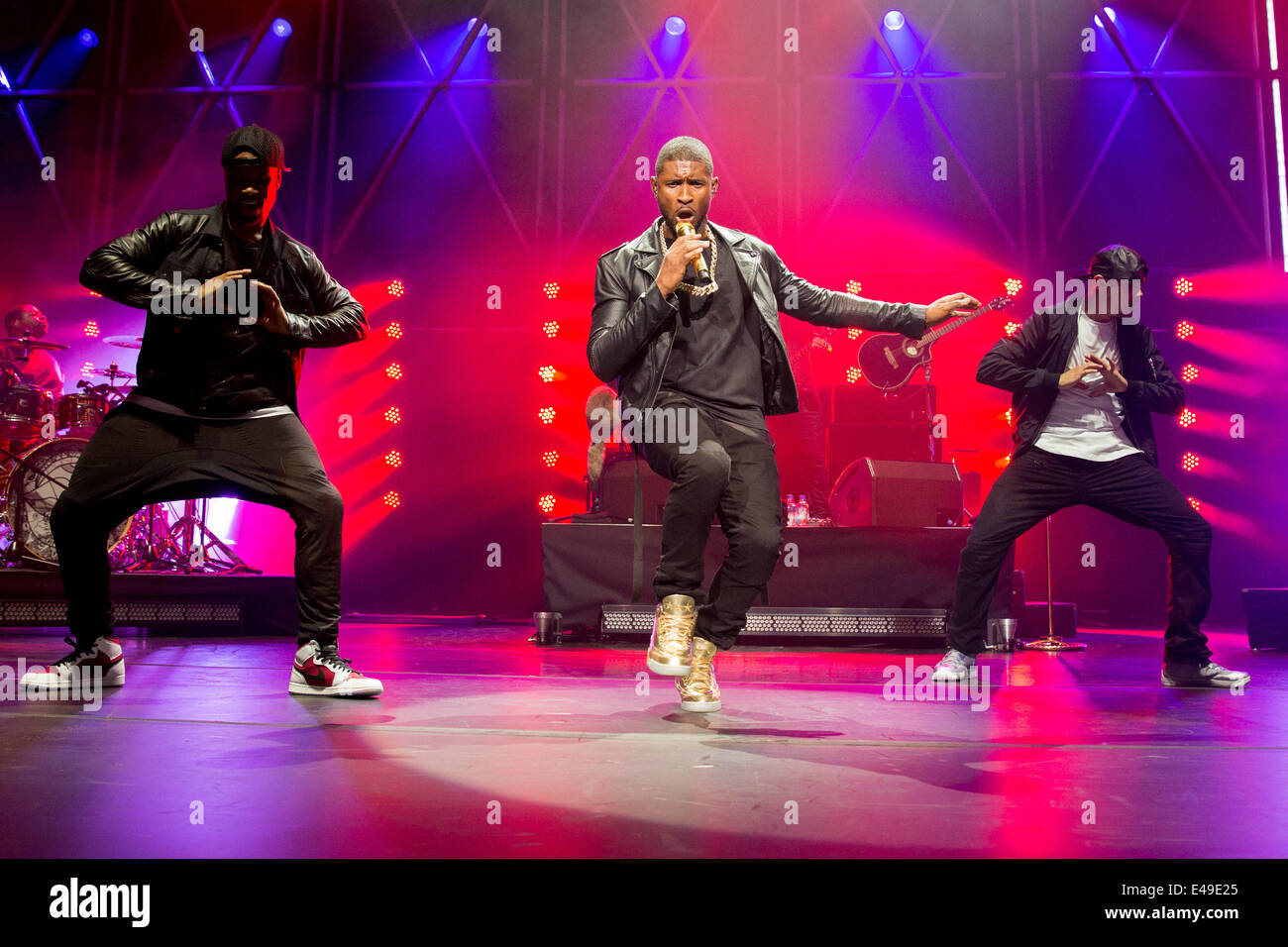 Milwaukee, Wisconsin, USA. 6th July, 2014. Singer USHER performs live ...