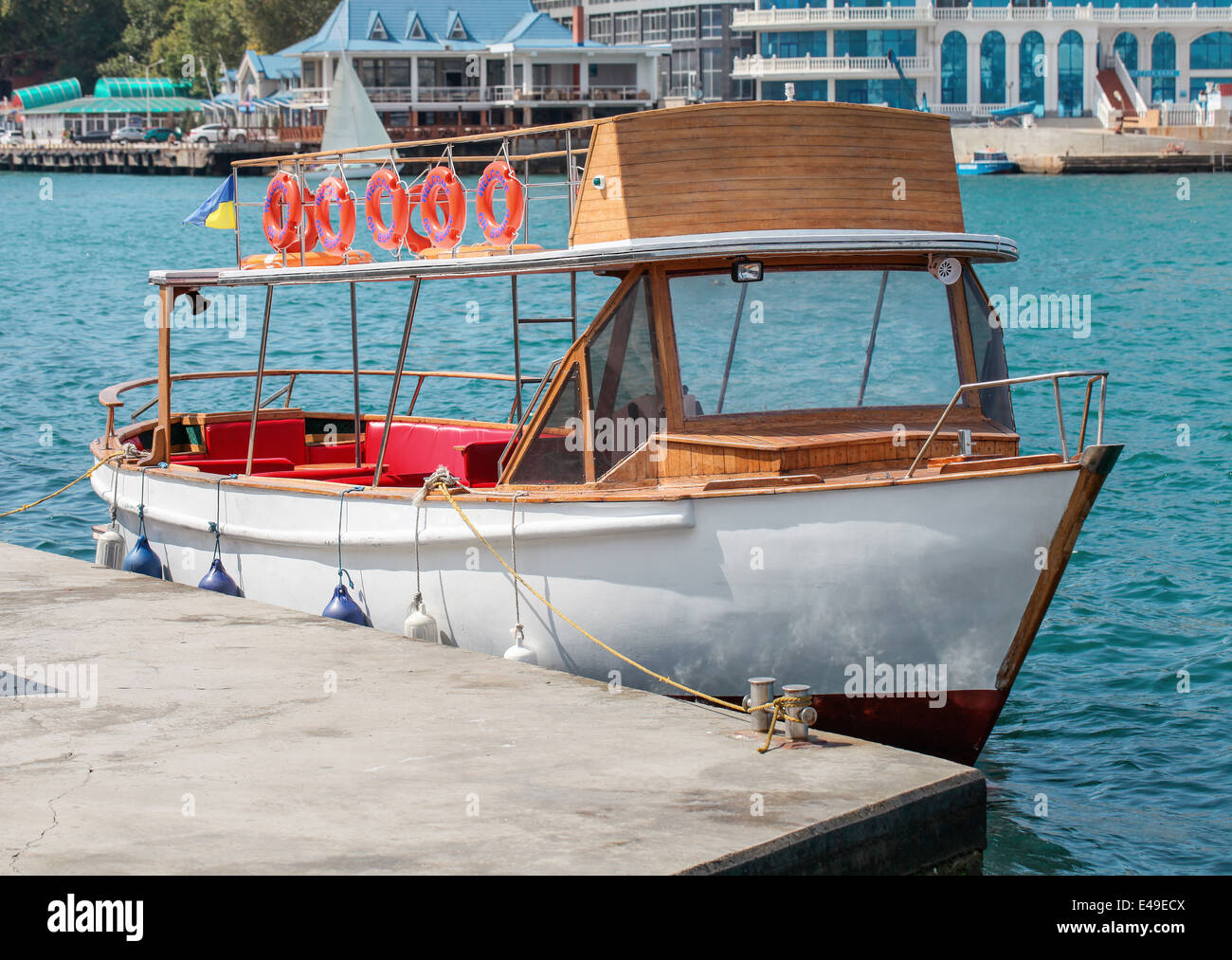 Motor boat on calm ocean hi-res stock photography and images - Alamy
