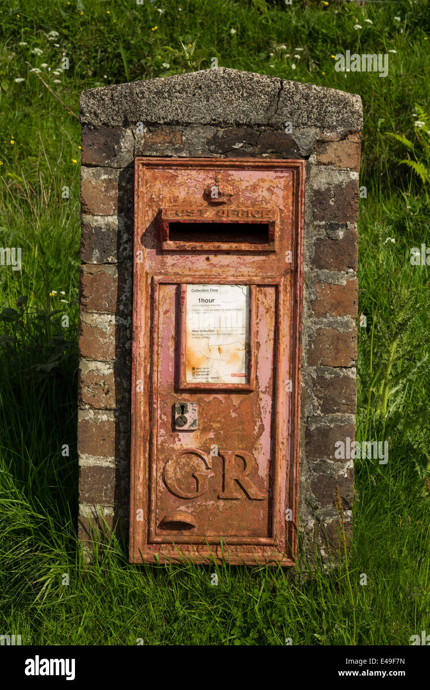 Gr post box hi-res stock photography and images - Alamy