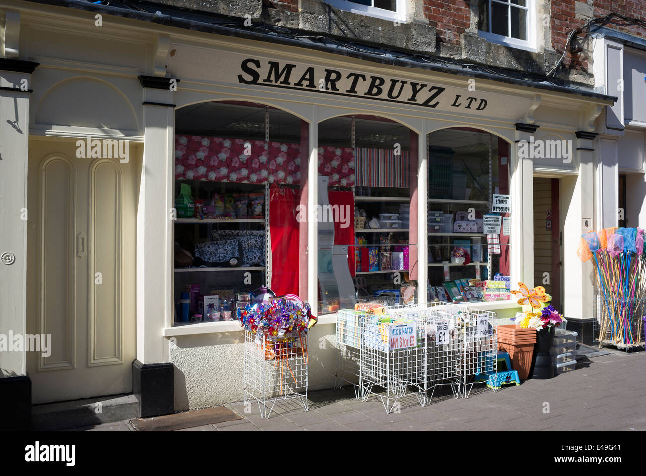 Everyday low prices hi-res stock photography and images - Alamy