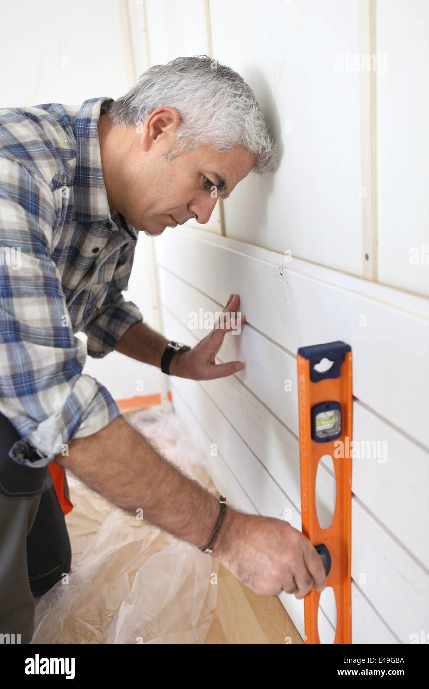 Man using spirit level Stock Photo - Alamy