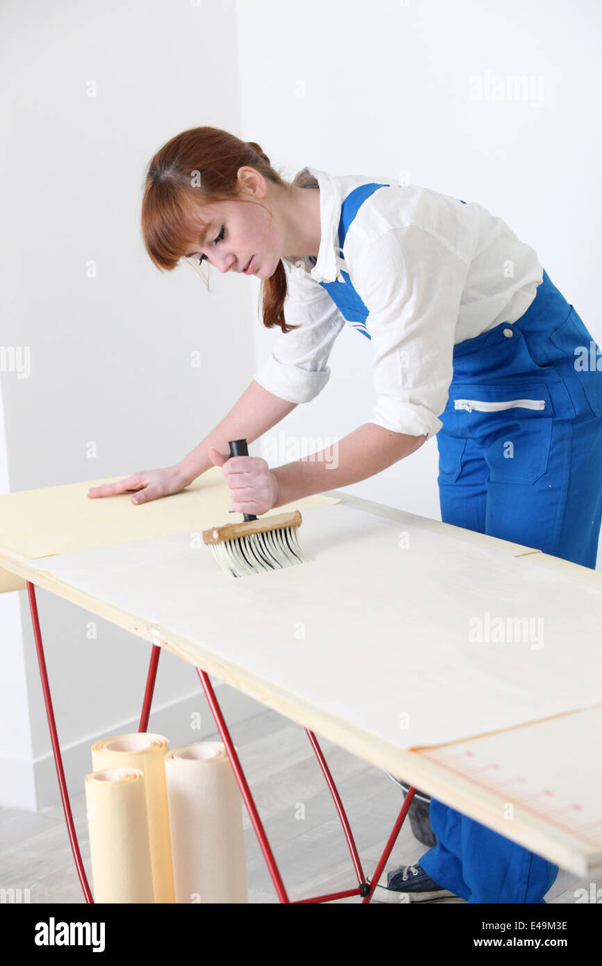 Wallpaper pasting hi-res stock photography and images - Alamy