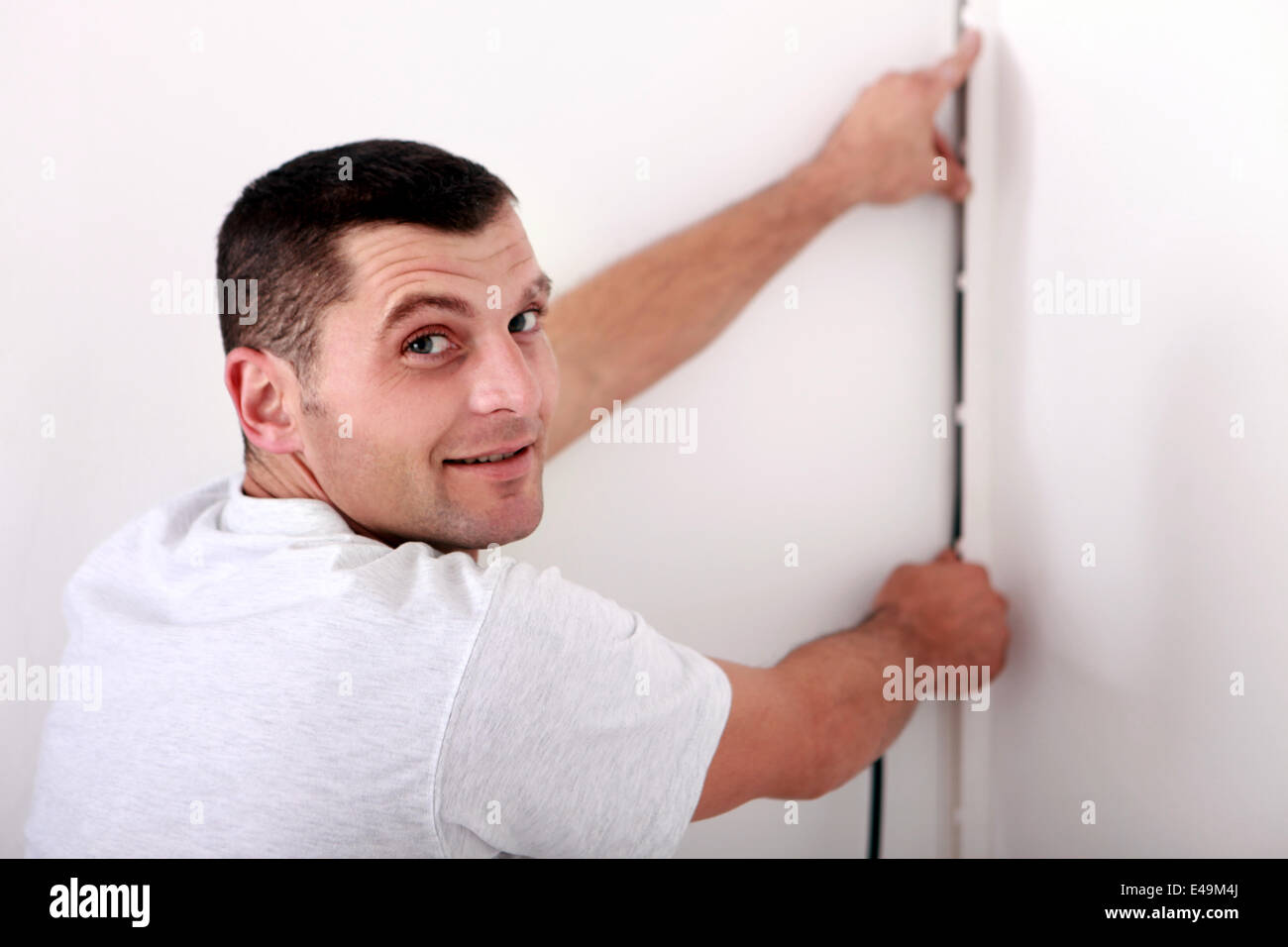 Man fixing wire wall hi-res stock photography and images - Alamy