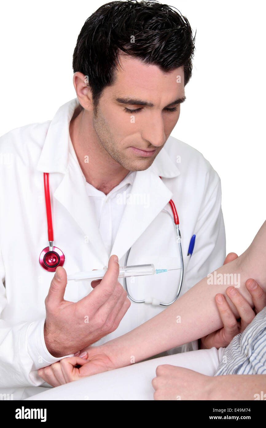 Doctor giving patient injection Stock Photo - Alamy