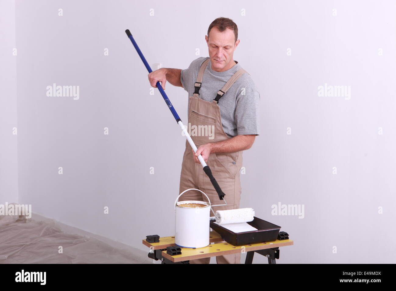 a house painter working Stock Photo - Alamy