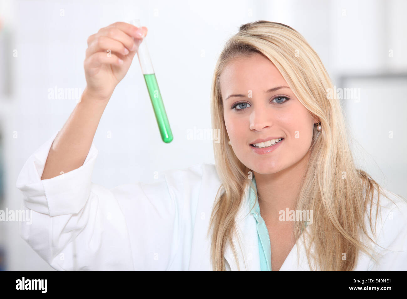 Chemistry experiment hi-res stock photography and images - Alamy