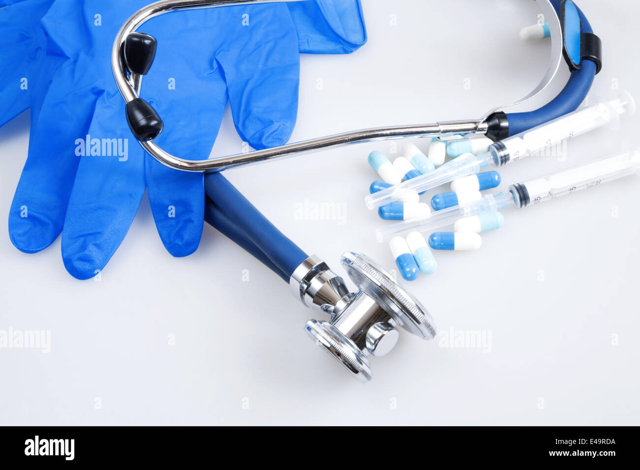 Syringe tablets and other medical items Stock Photo - Alamy