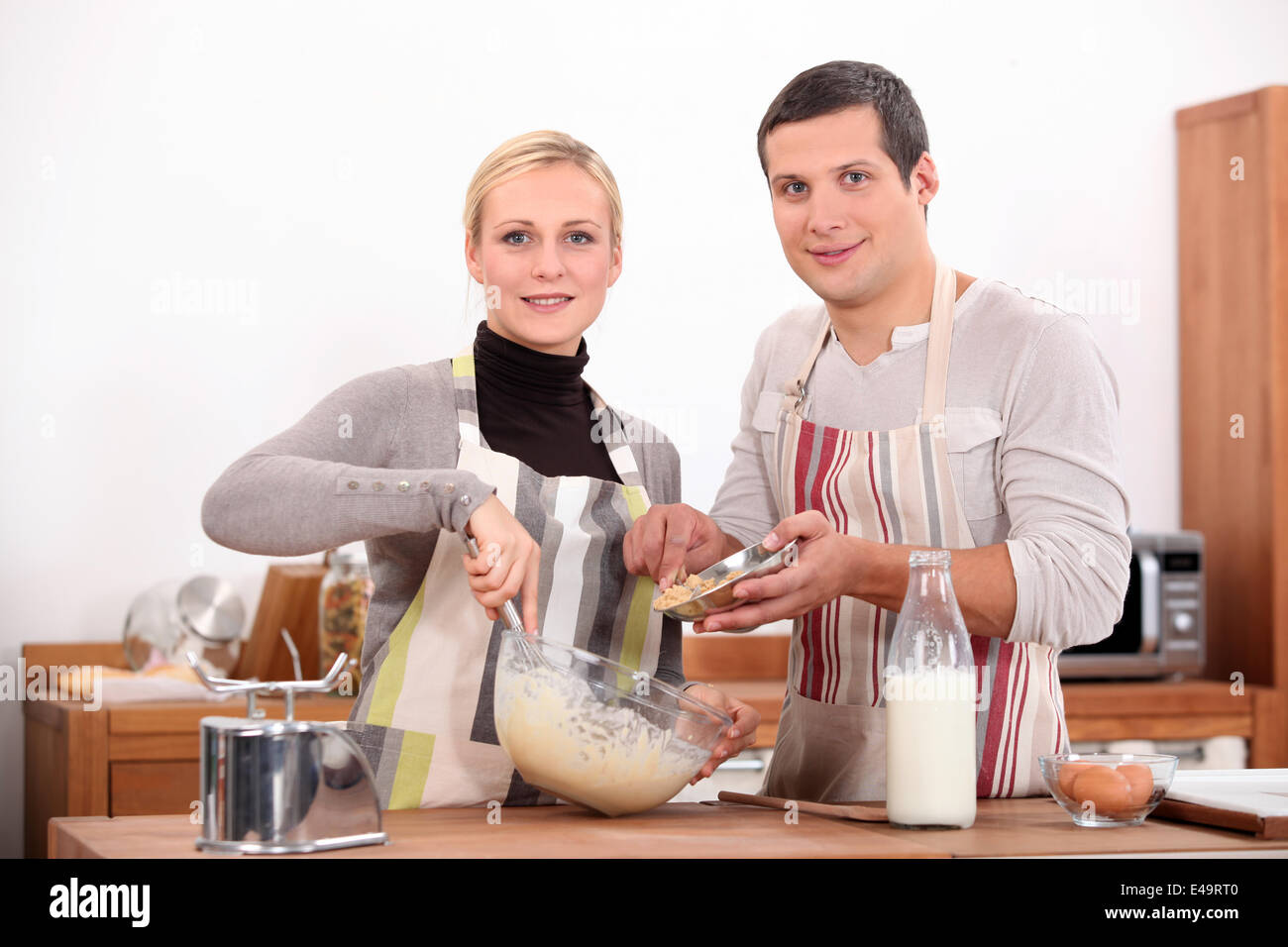 Baking cake in microwave hi-res stock photography and images - Alamy