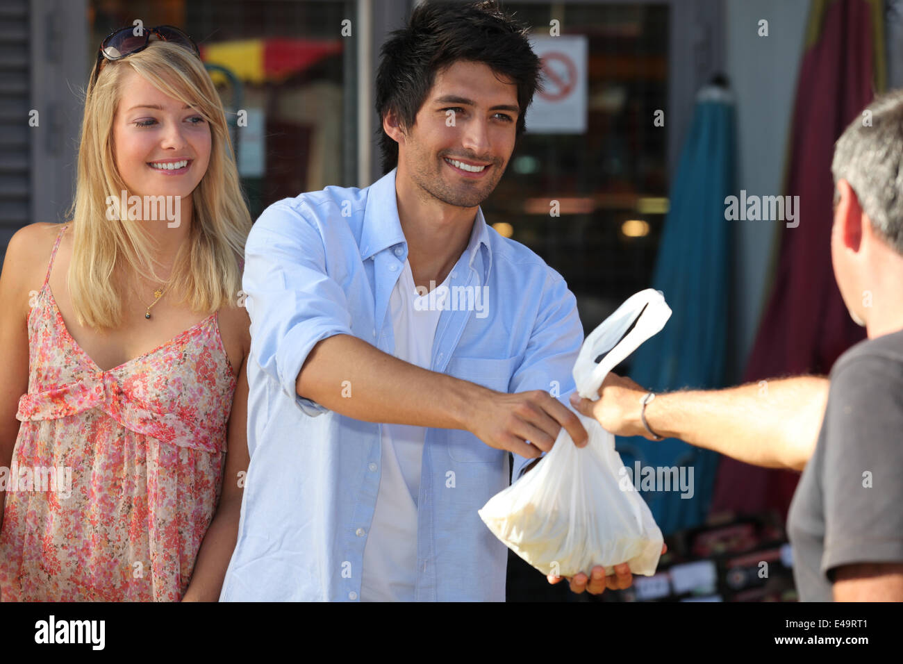 Young couple making purchases hi-res stock photography and images - Alamy