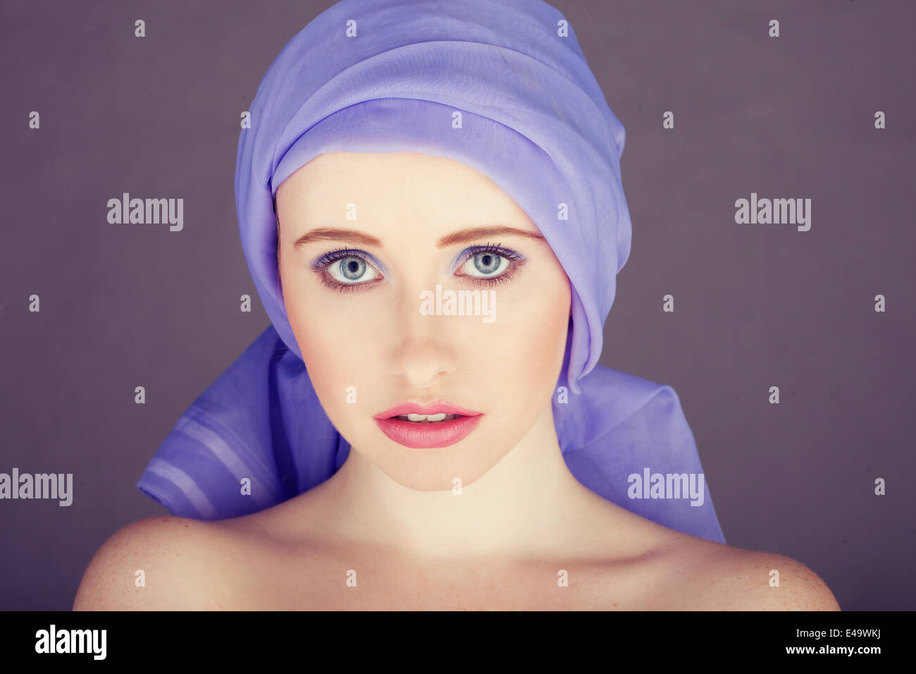 Wrapped fabric hi-res stock photography and images - Alamy