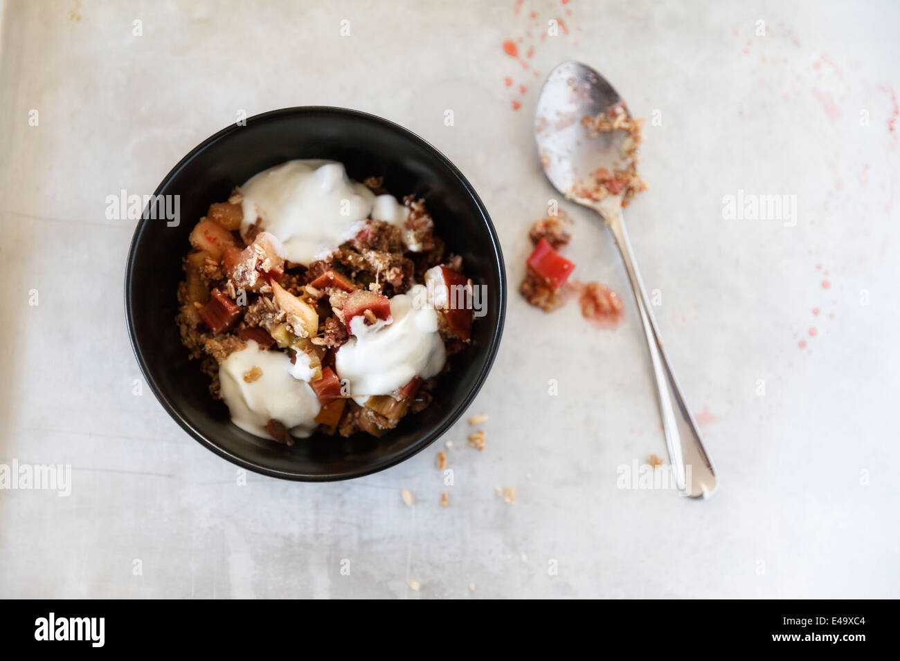 Rhubarb Strawberry Crumble with yogurt in a bowl, spoon Stock Photo - Alamy