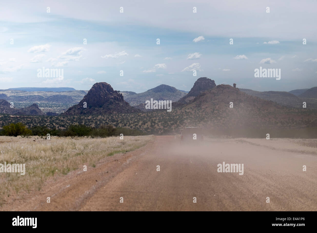 Dust driving car rear view hi-res stock photography and images - Alamy