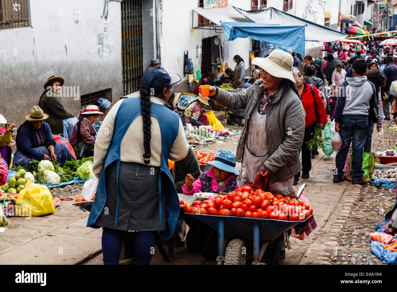 Peru fruit market hi-res stock photography and images - Alamy