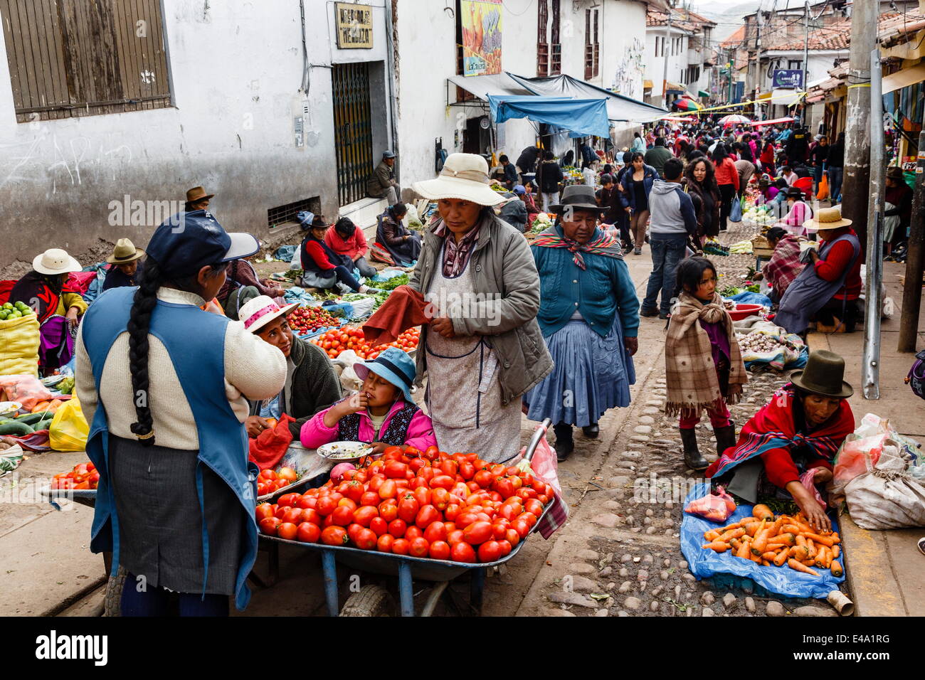 Outdoor vegetable and fruit market, Cuzco, Peru, South America Stock ...