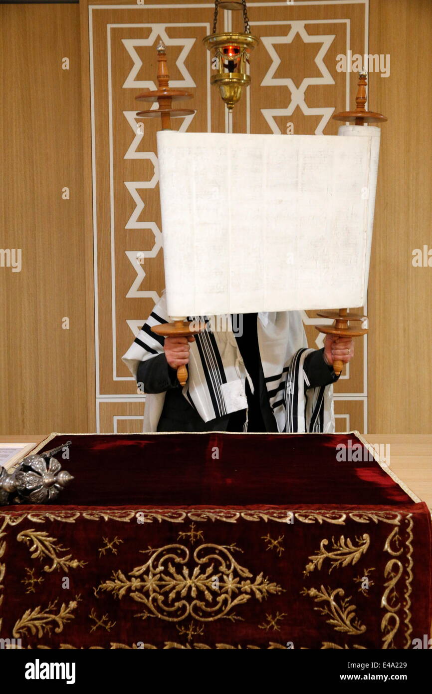Reading of the Torah in Beth Yaacov Synagogue, Paris, France, Europe ...