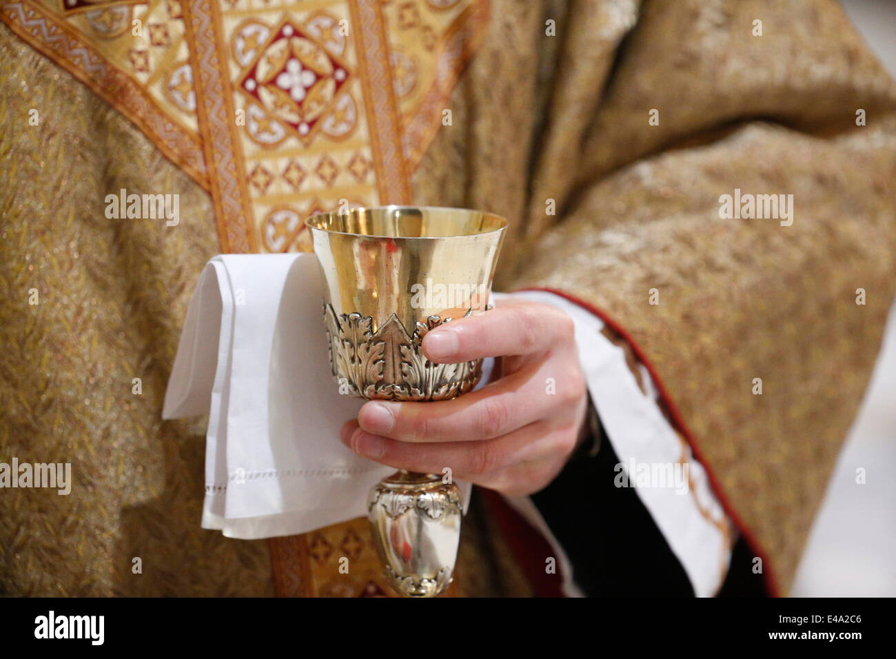Ciborium hi-res stock photography and images - Alamy