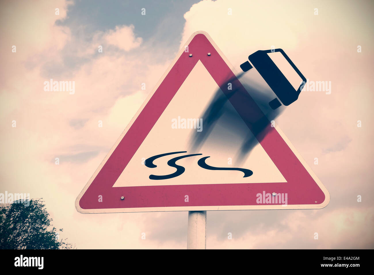 Slippery Road Sign Stock Photos & Slippery Road Sign Stock Images - Alamy