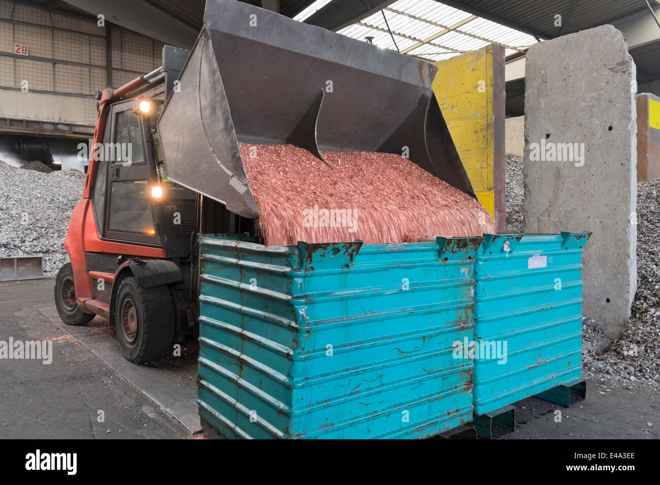 Unloading scrap metal hi-res stock photography and images - Alamy