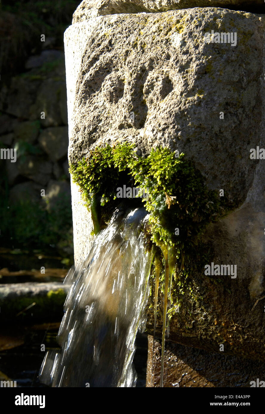 Medieval fountain hi-res stock photography and images - Alamy