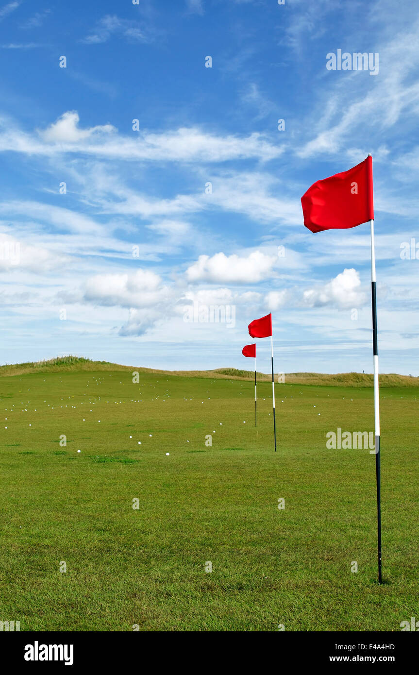 Golf course red flags hi-res stock photography and images - Alamy