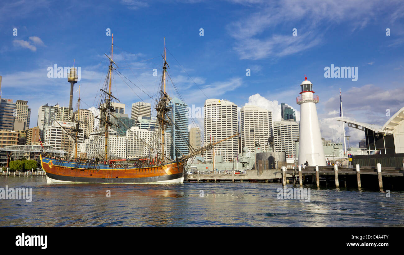 Hms endeavour hi-res stock photography and images - Alamy