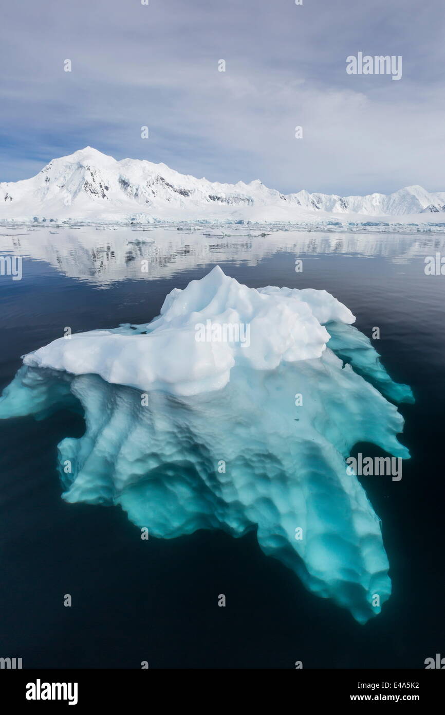 Floating ice antarctica hi-res stock photography and images - Alamy