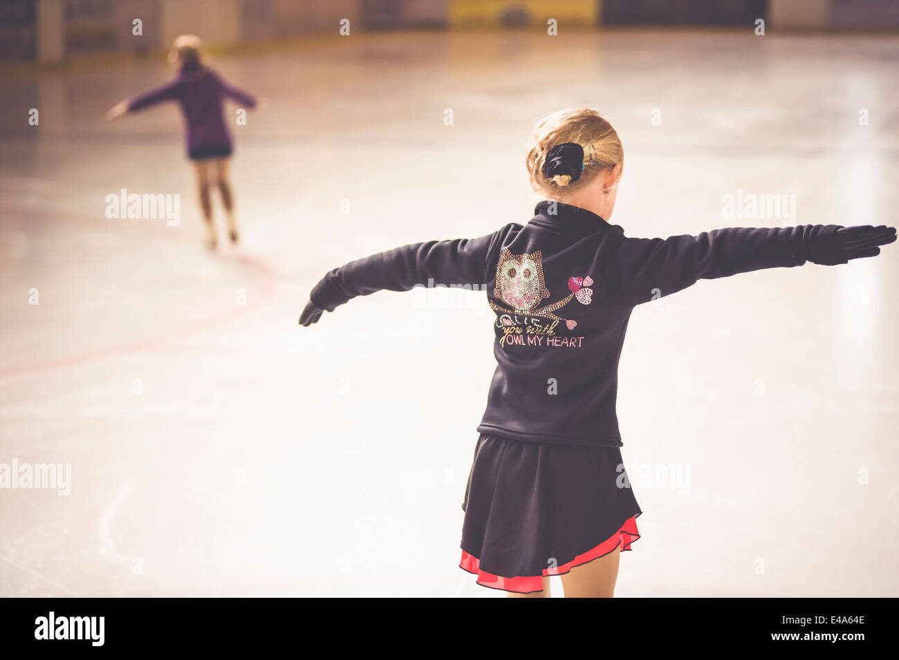 Figure skaters female hi-res stock photography and images - Alamy