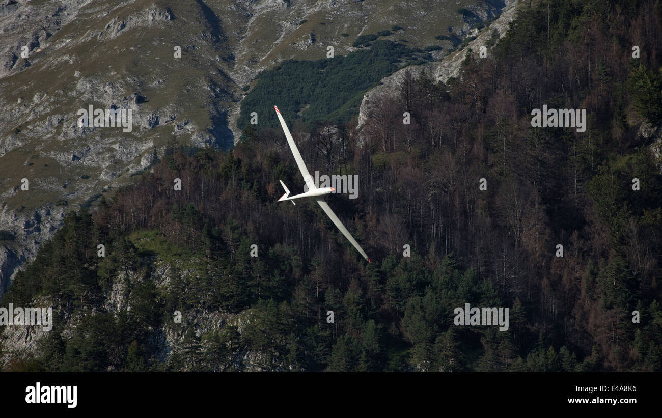 Austria, Salzburg, glider in front of mountain face in the Alps Stock ...