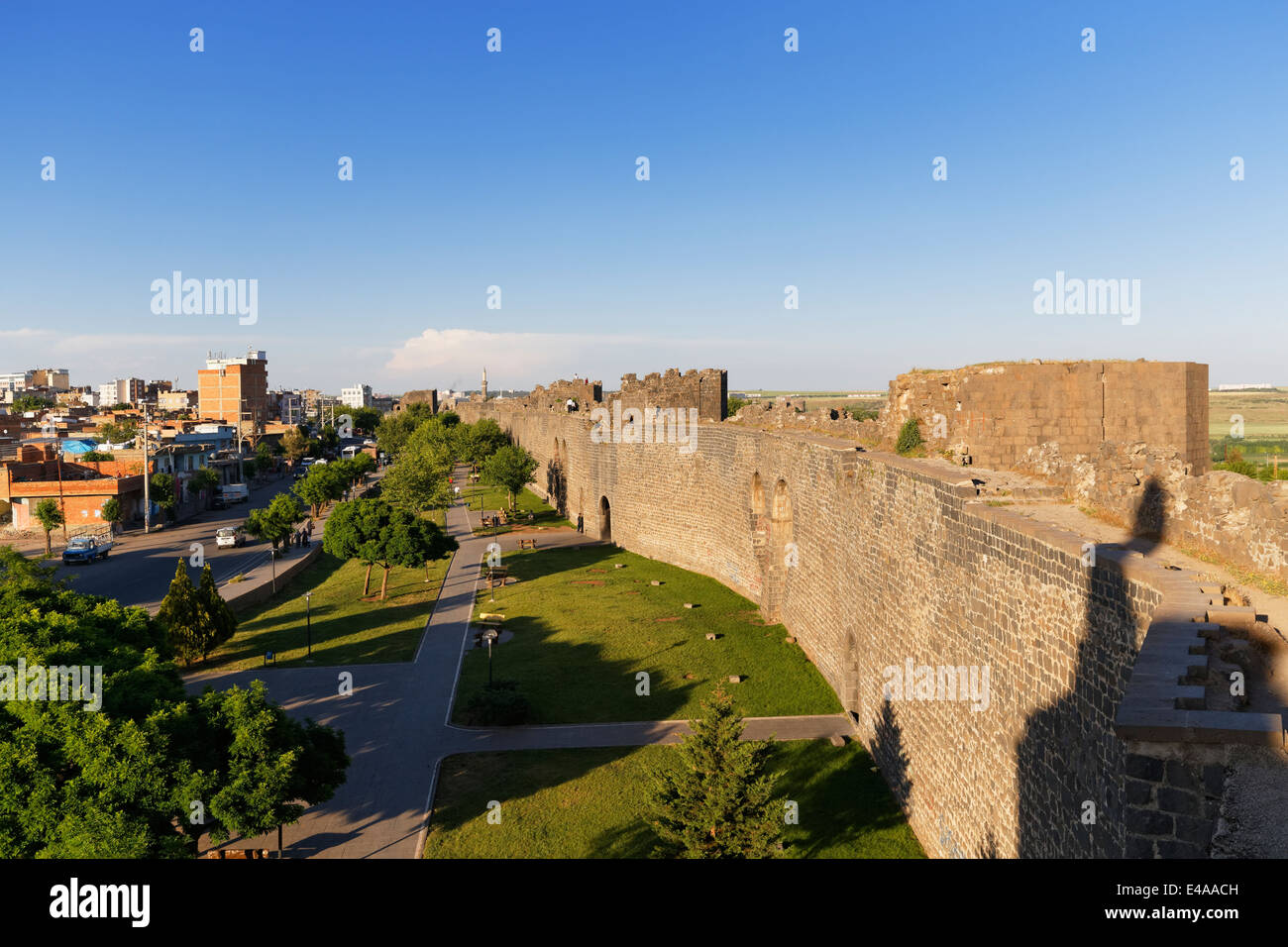 City wall of diyarbakir hi-res stock photography and images - Alamy