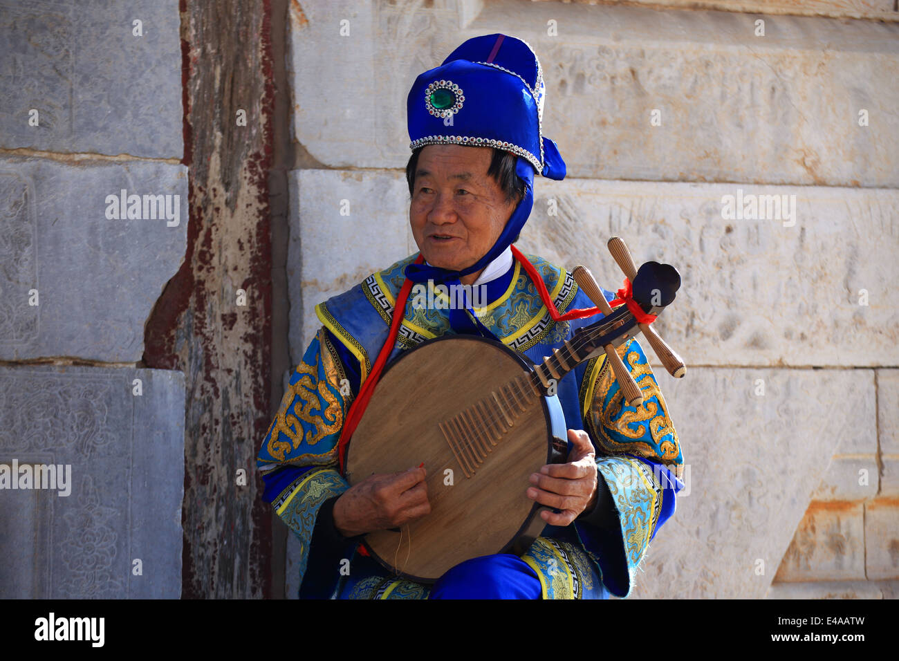 Old traditional Chinese musicians play in the Confucius temple in ...