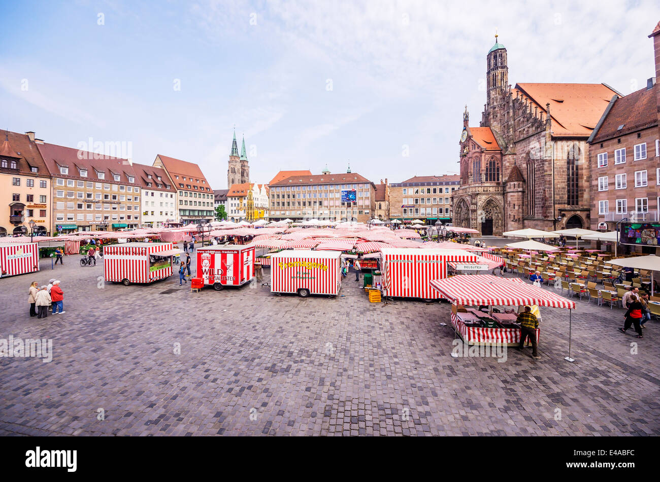 Germany, Bavaria, Nuremberg, view to market place with market stalls ...