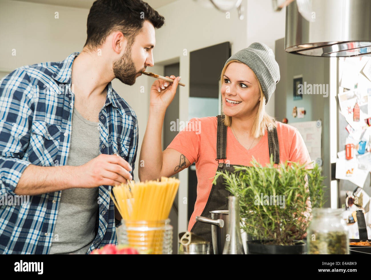 Couple cooking in kitchen at home Stock Photo - Alamy